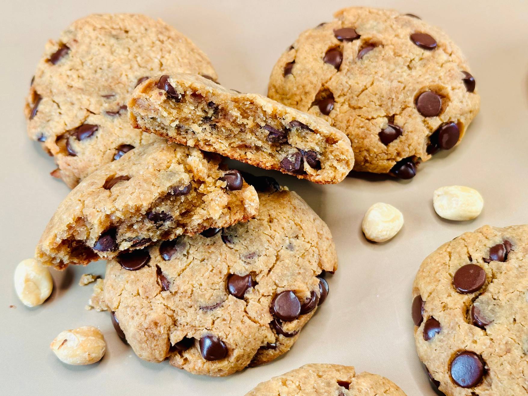 Keto Peanut Butter Chocolate Chip Cookies – Detox Desserts